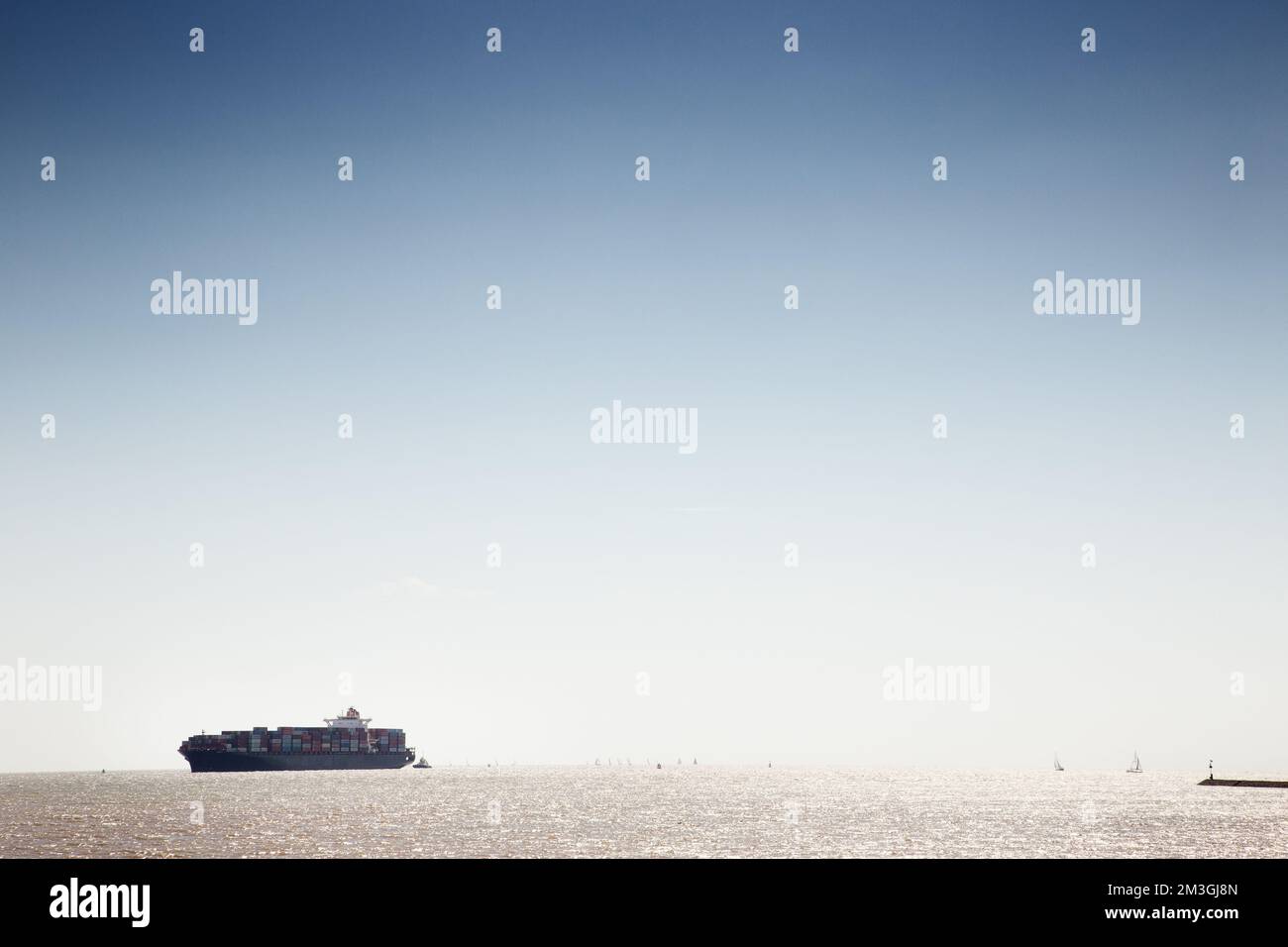 large container ship coming into the port of felixstowe Stock Photo - Alamy