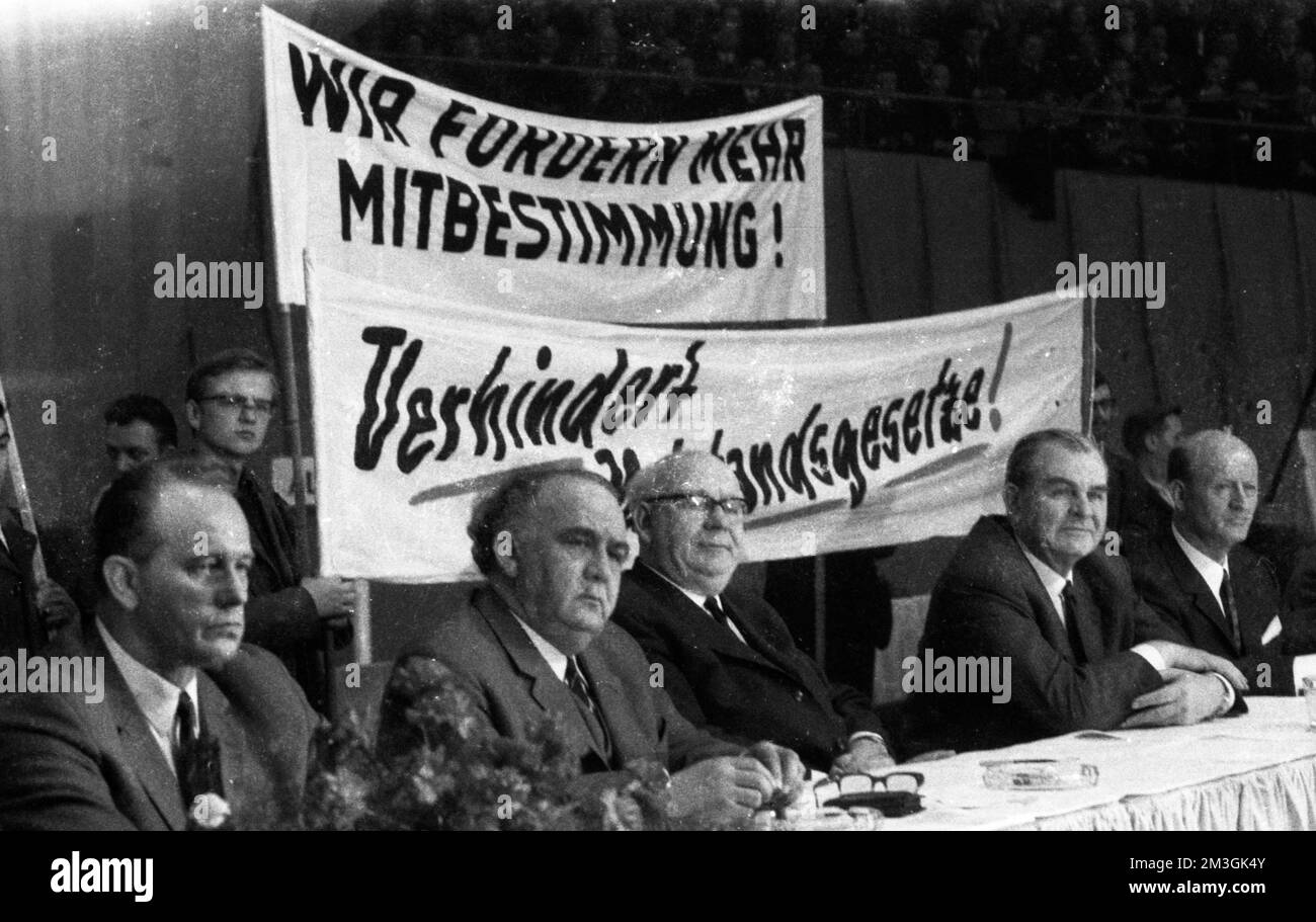 Trade union activities in the years 1965 to 1971 on the subject of co ...