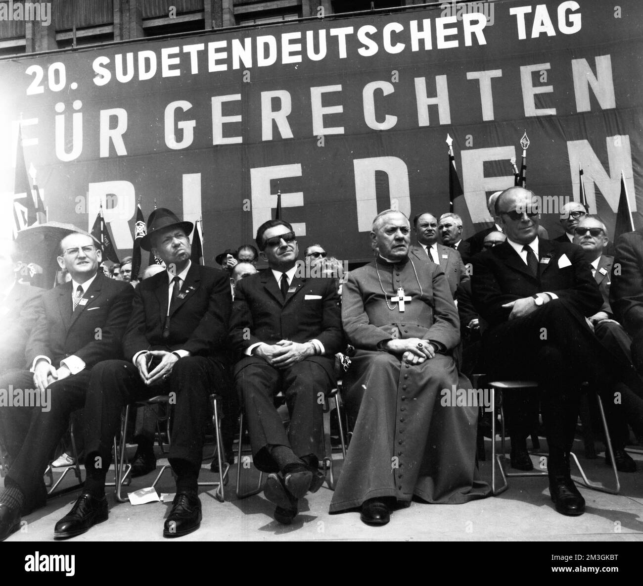 Every year the Sudeten German Landsmannschaft, here on 27. 5. 1969 in ...