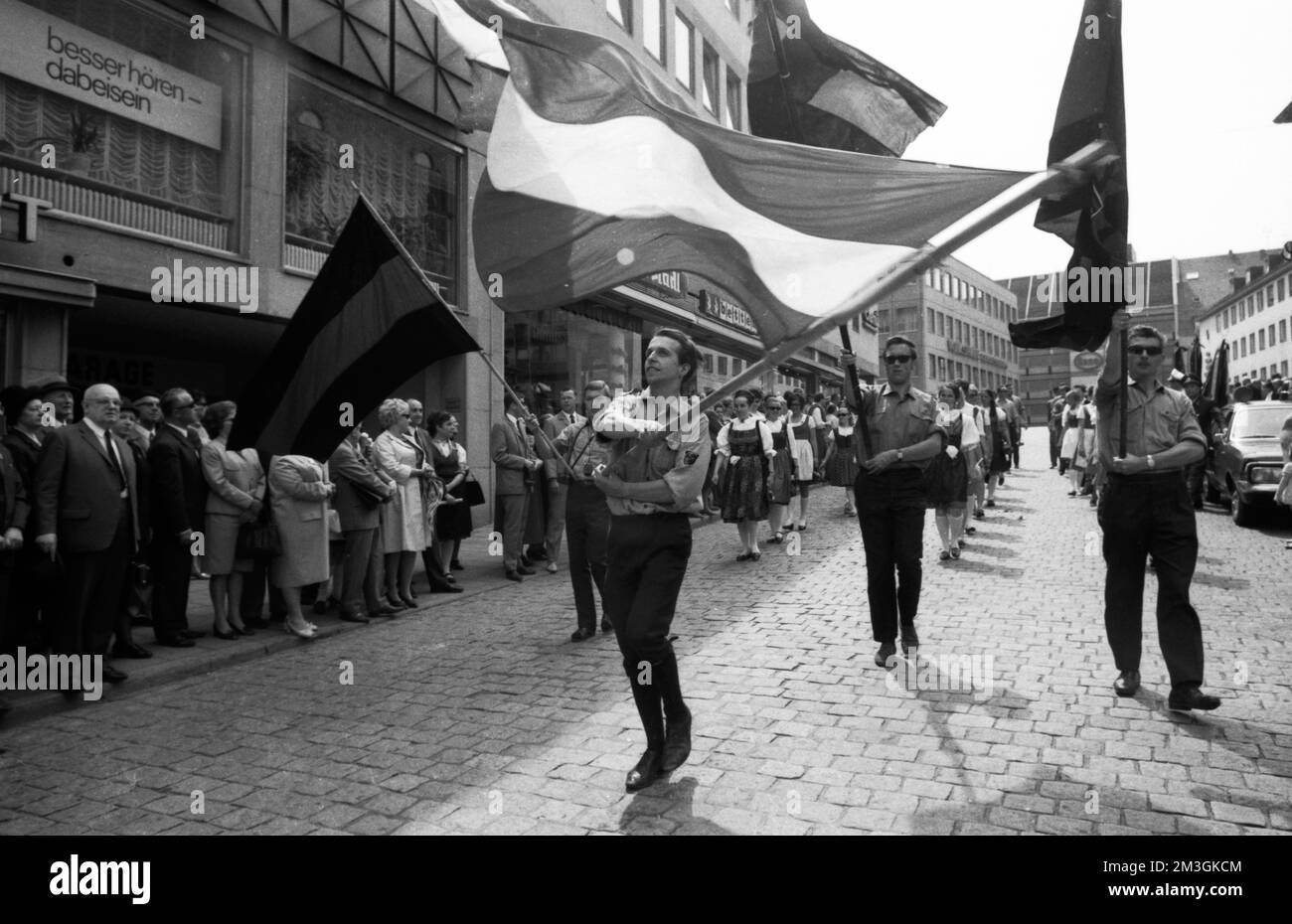 Every year the Sudeten German Landsmannschaft, here on 27. 5. 1969 in ...