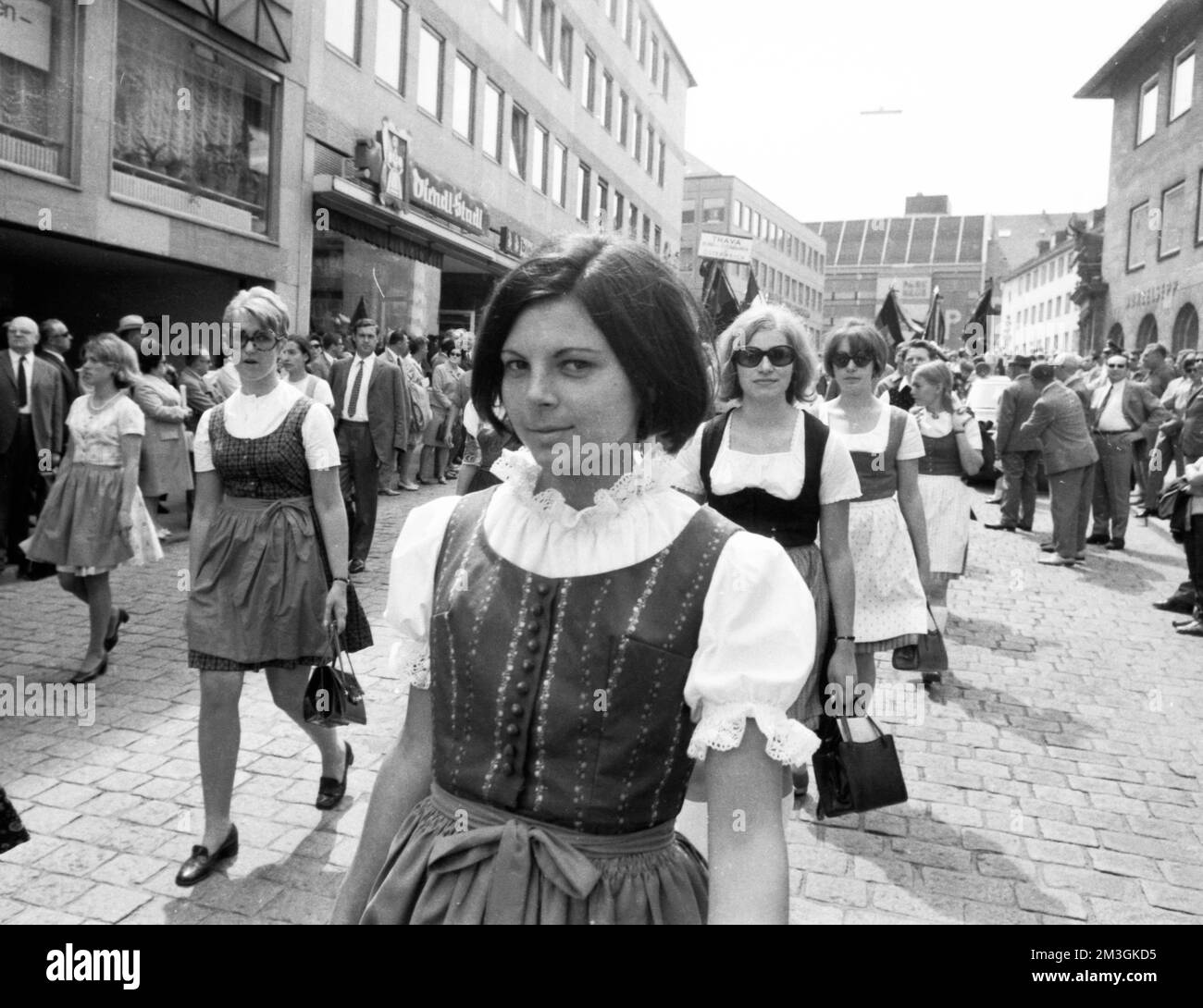 Every year the Sudeten German Landsmannschaft, here on 27. 5. 1969 in ...