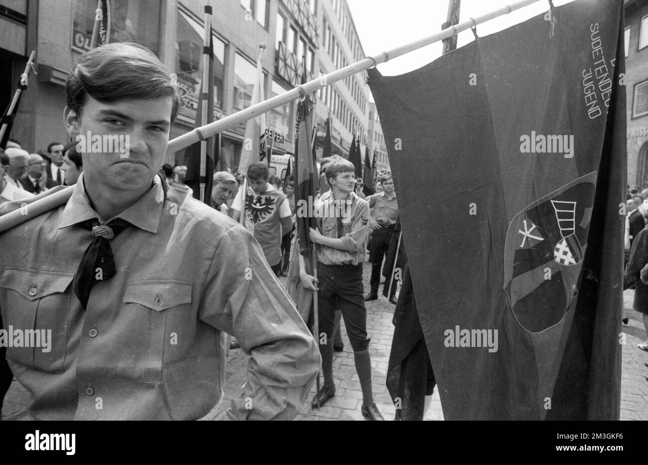 Every year the Sudeten German Landsmannschaft, here on 27. 5. 1969 in ...