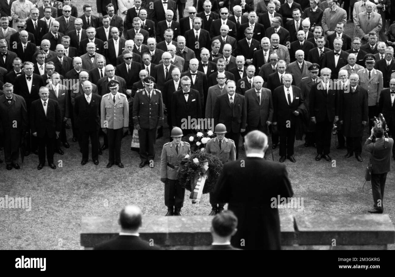 Hitler's heroes, the Knight's Cross bearers of the German Wehrmacht ...