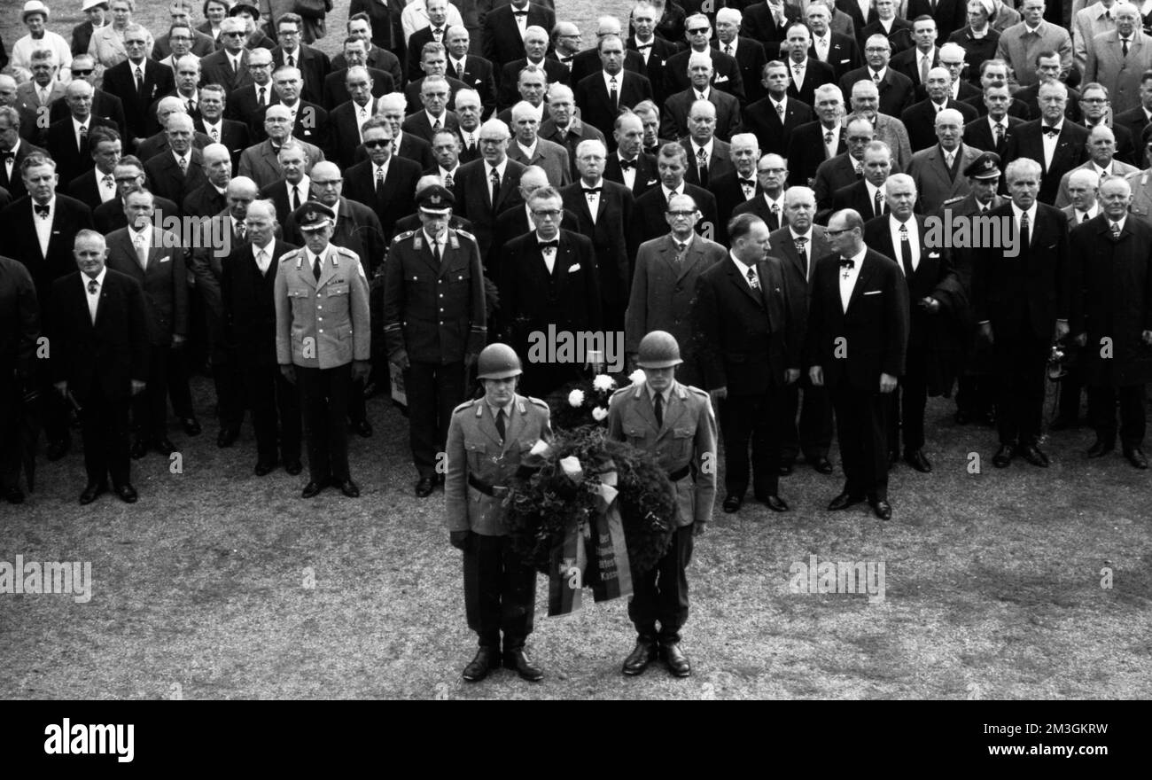 Hitler's heroes, the Knight's Cross bearers of the German Wehrmacht ...