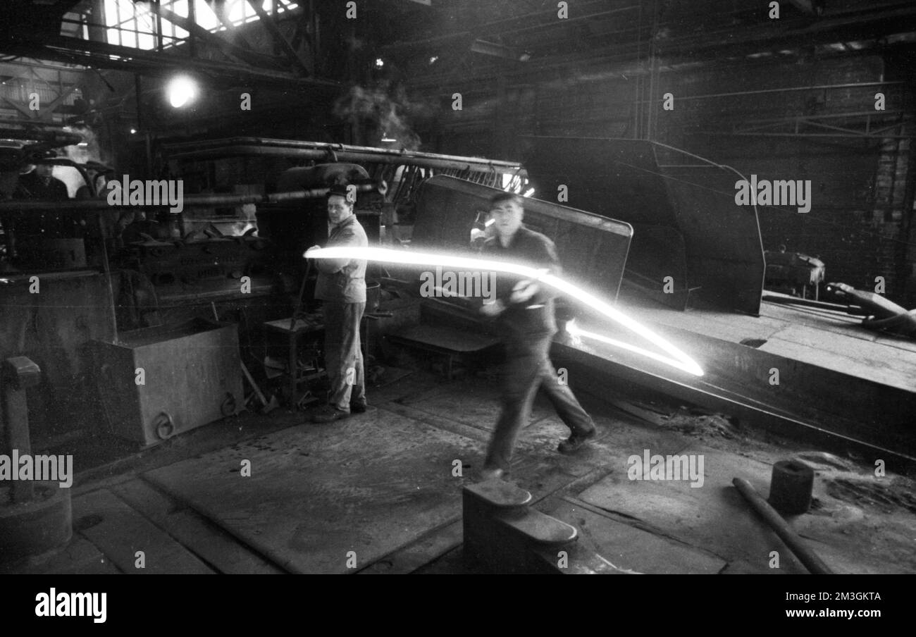 The production of steel products, as here at the Neunkircher Eisenwerke ...