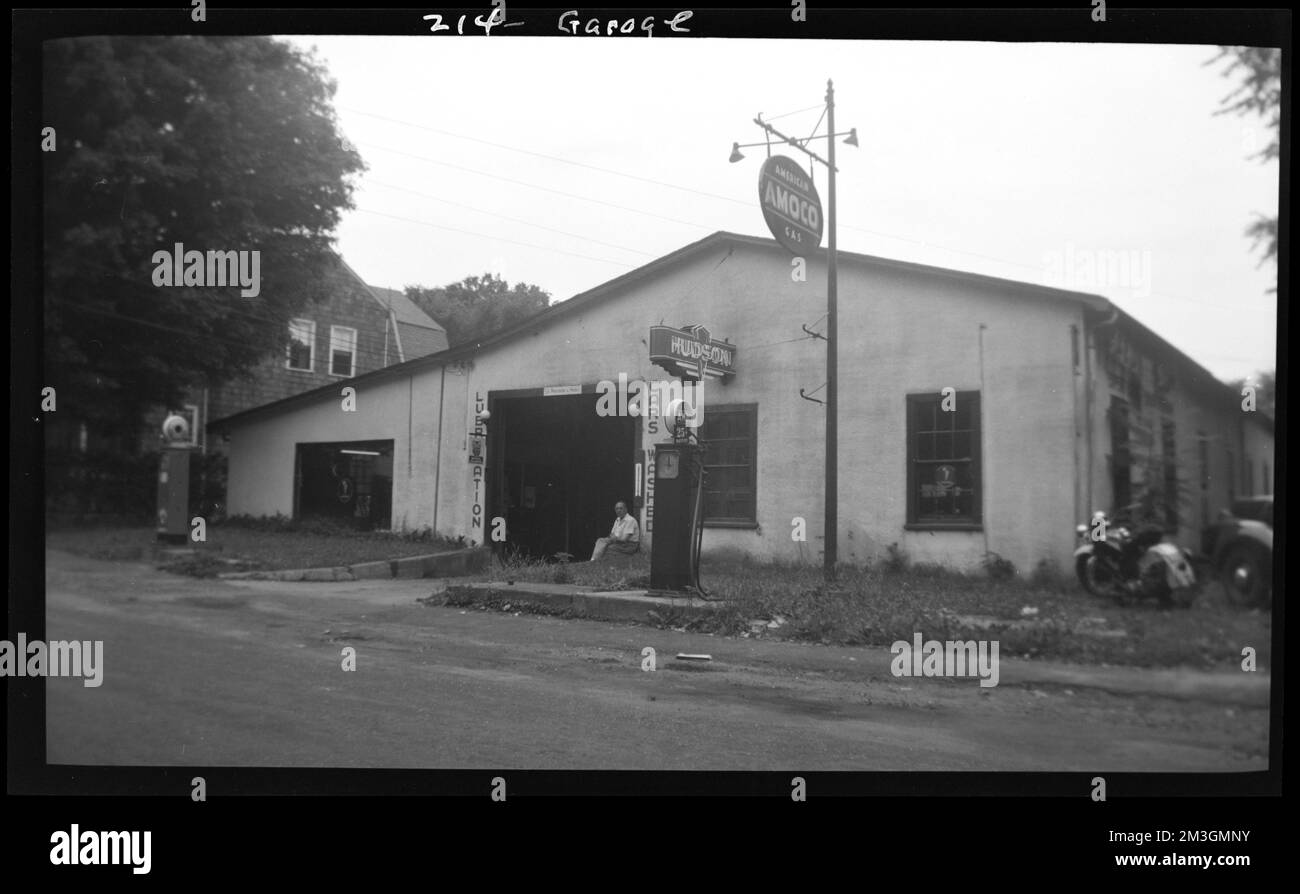 Mechanics car garage Black and White Stock Photos & Images - Alamy