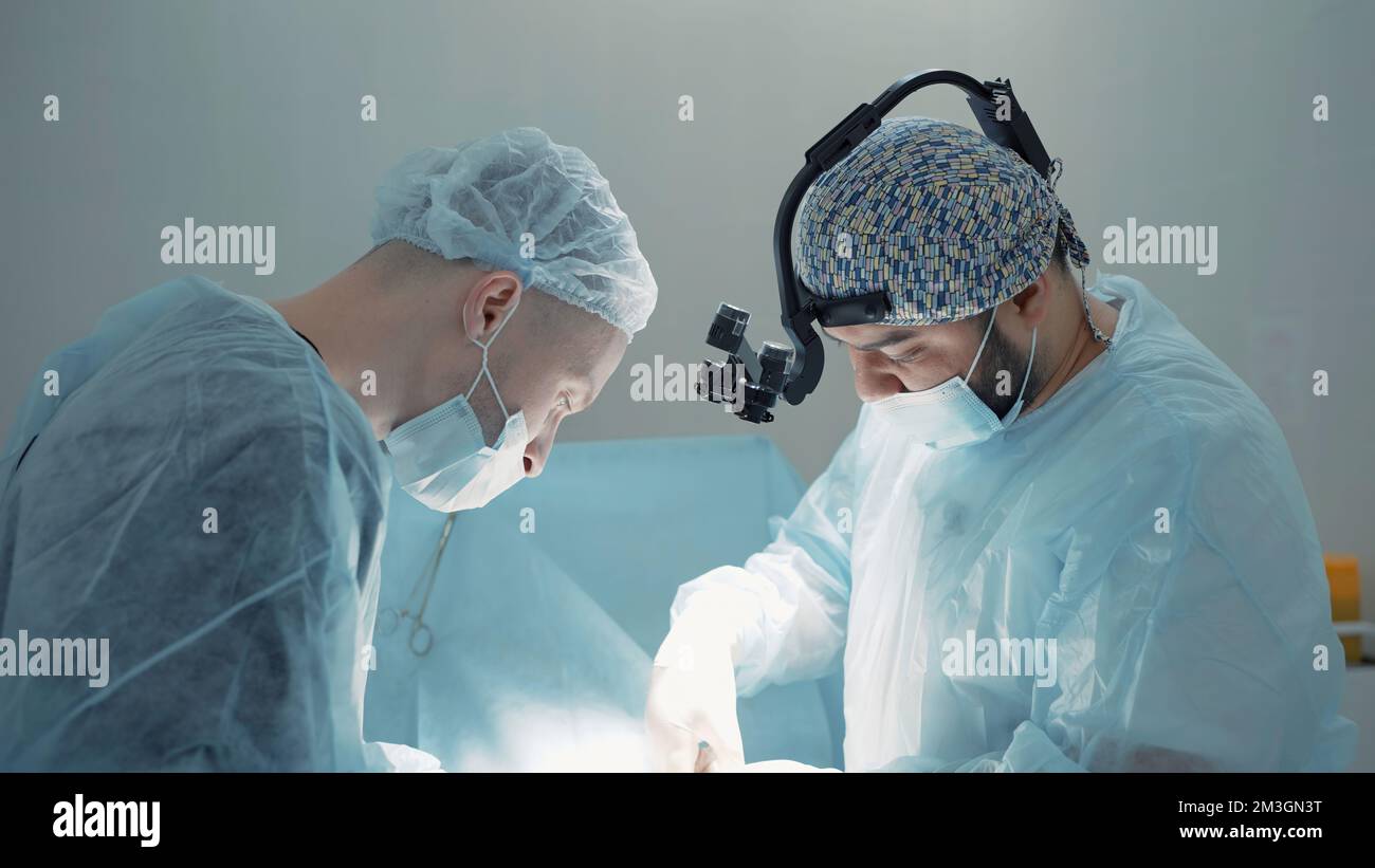 Performing surgery surgeons using animation hi-res stock photography ...
