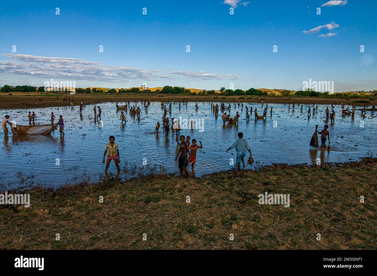 Madagascar native people fishing hi-res stock photography and images ...