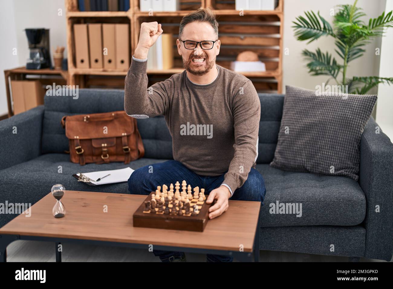 Crazy chess hi-res stock photography and images - Alamy
