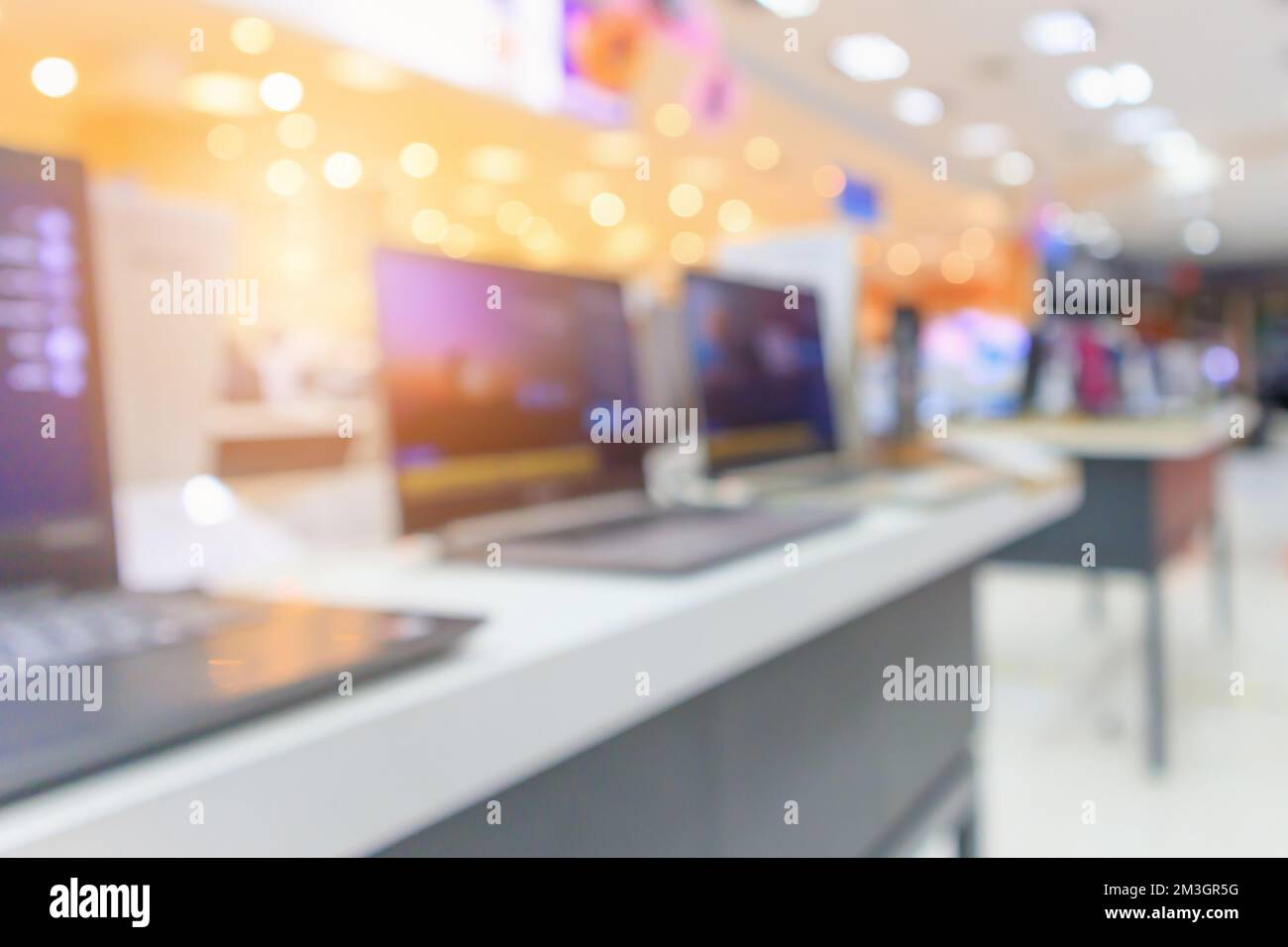 Electronics mall commercial hi-res stock photography and images - Alamy