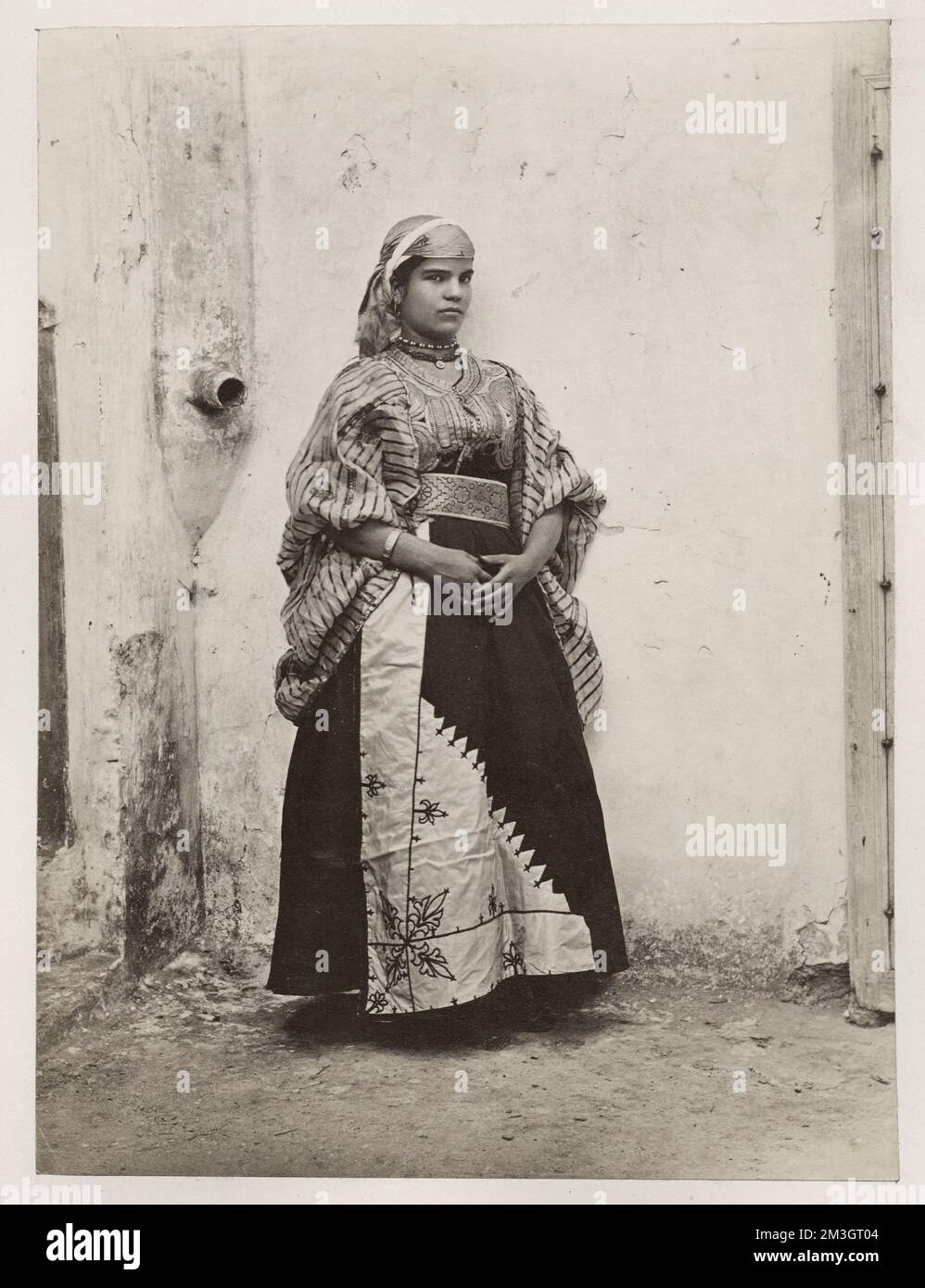Moorish woman hi-res stock photography and images - Alamy