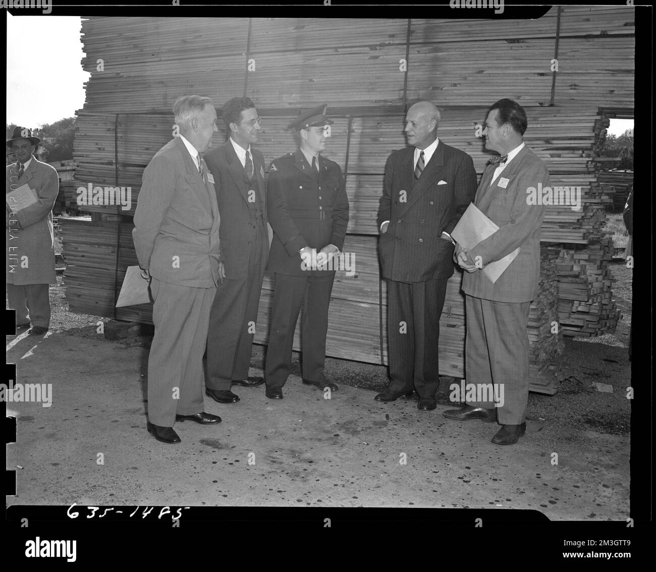 Men talking , Armories, Ordnance industry, Military officers ...