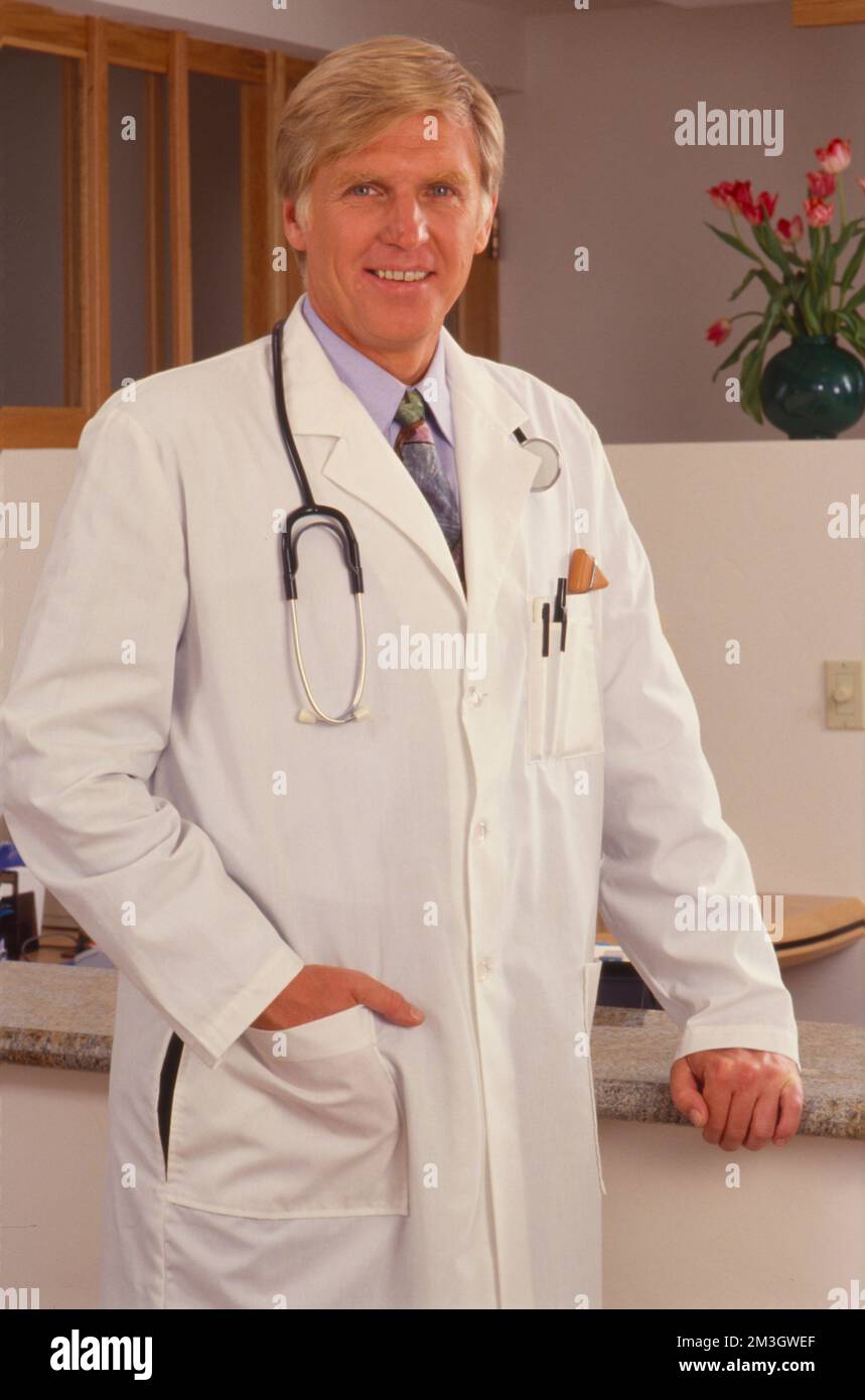 Doctor in white lab coat posing for portrait Stock Photo - Alamy