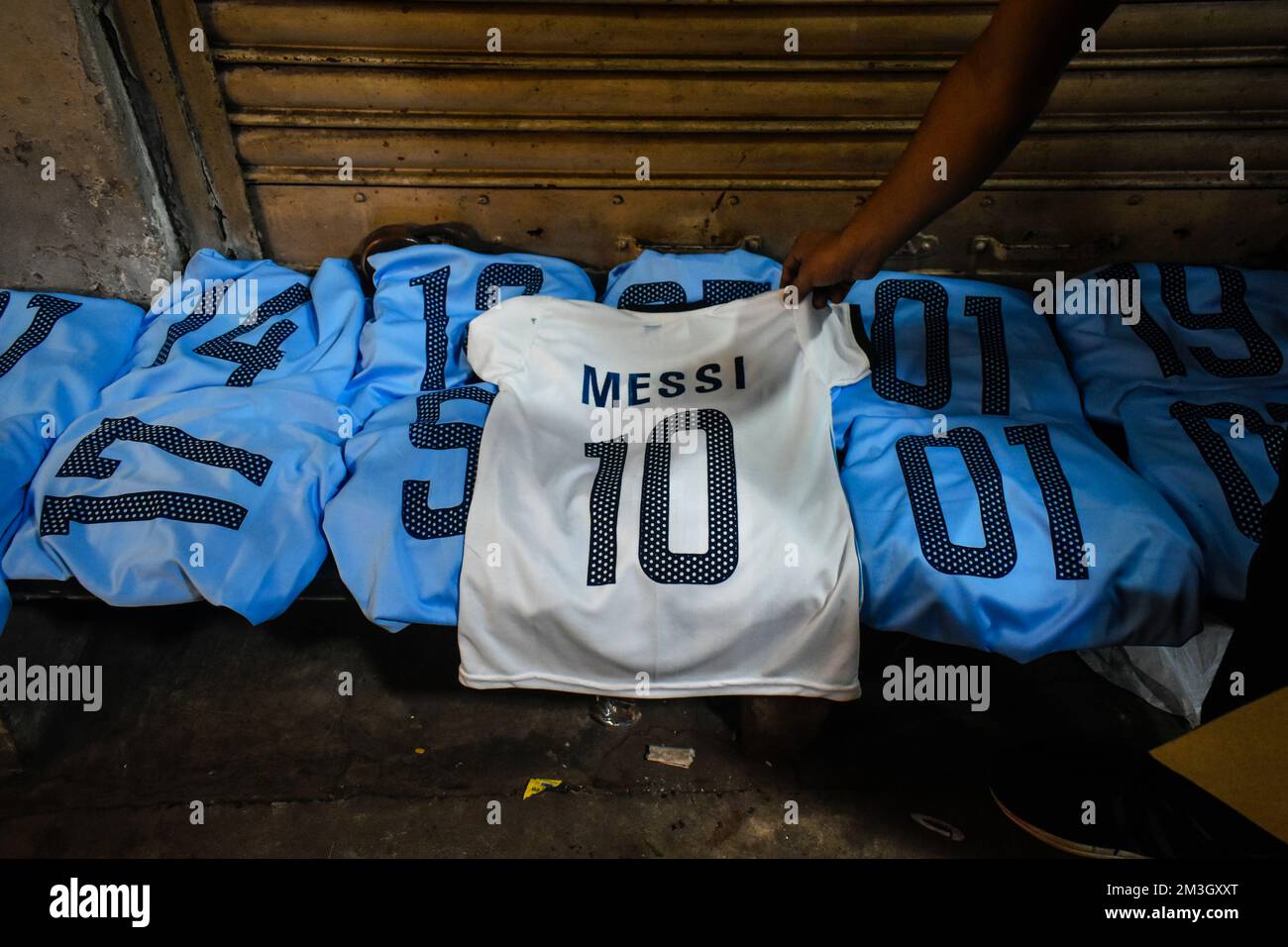 Kolkata, India. 15th Dec, 2022. Argentina's supporter buying Messi's ...