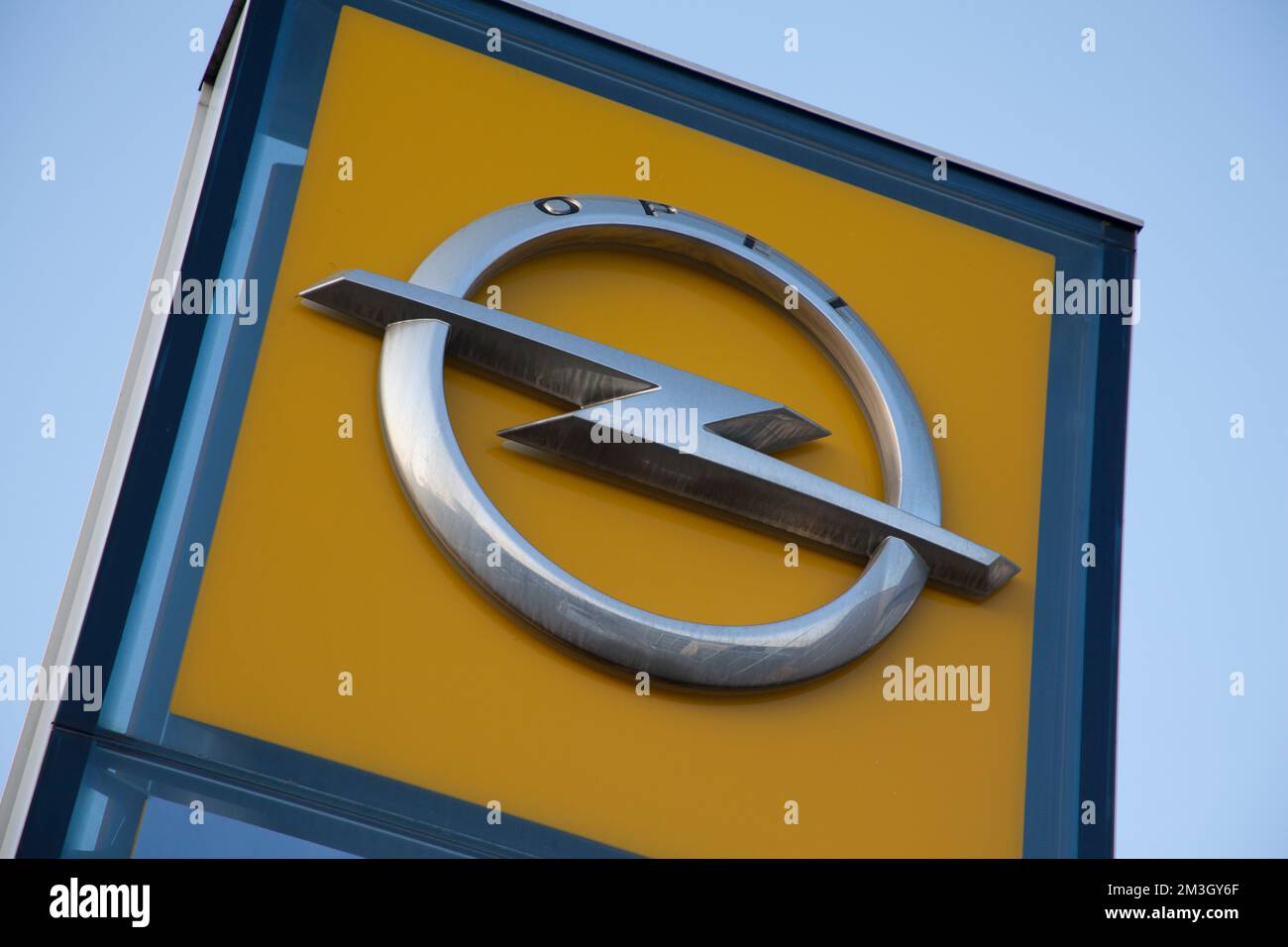Opel logo hi-res stock photography and images - Alamy
