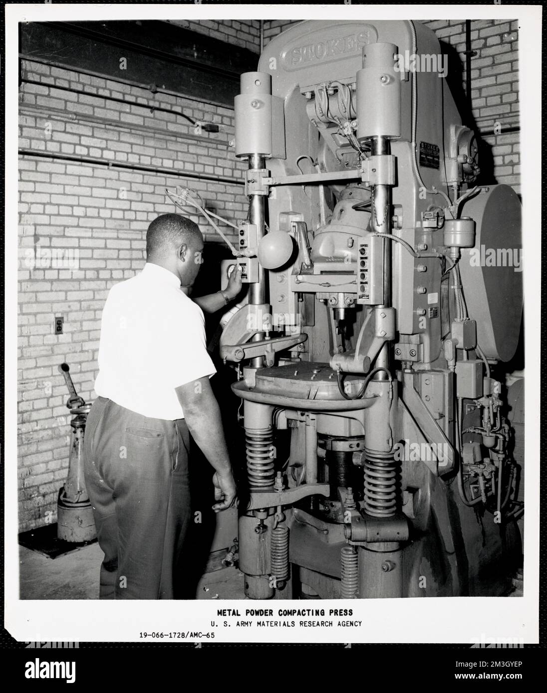 Powder compacting hi-res stock photography and images - Alamy