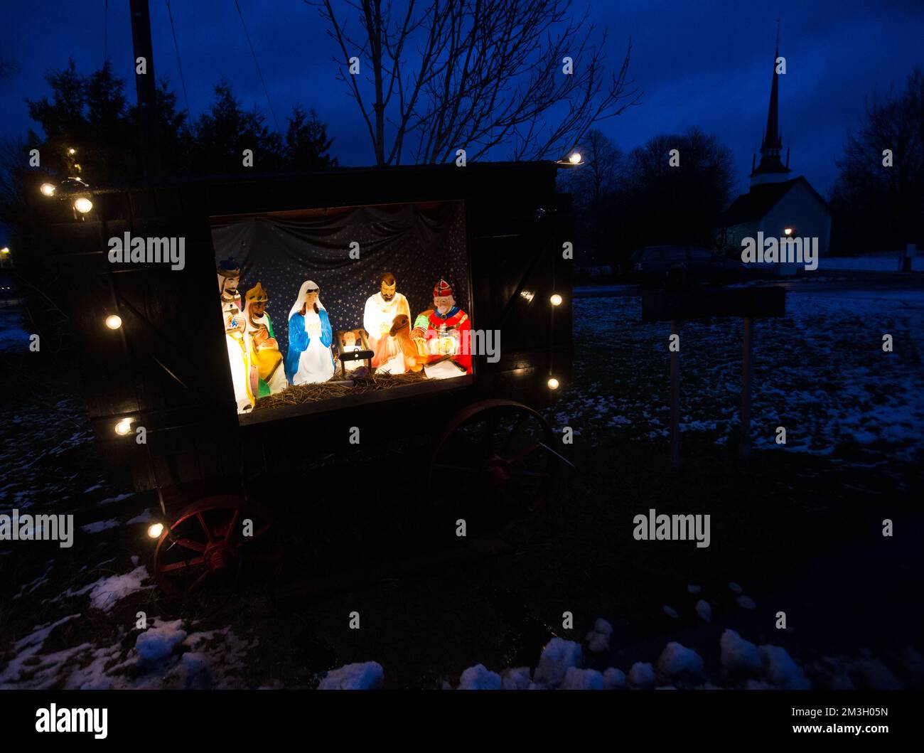 Shining nativity scene, with, among other things, Jesus and the baby ...