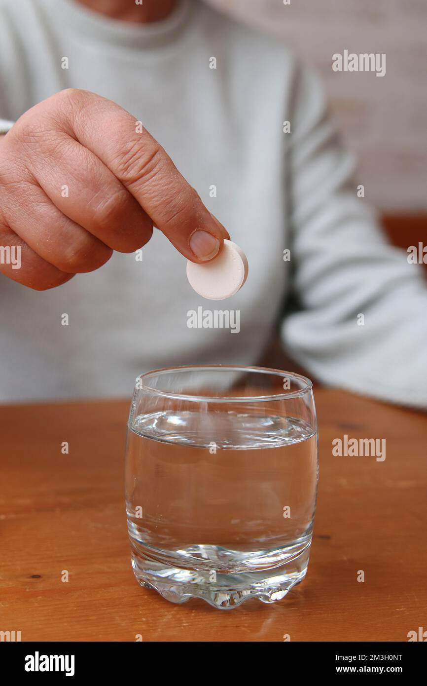Magnesium tablet water hi-res stock photography and images - Alamy