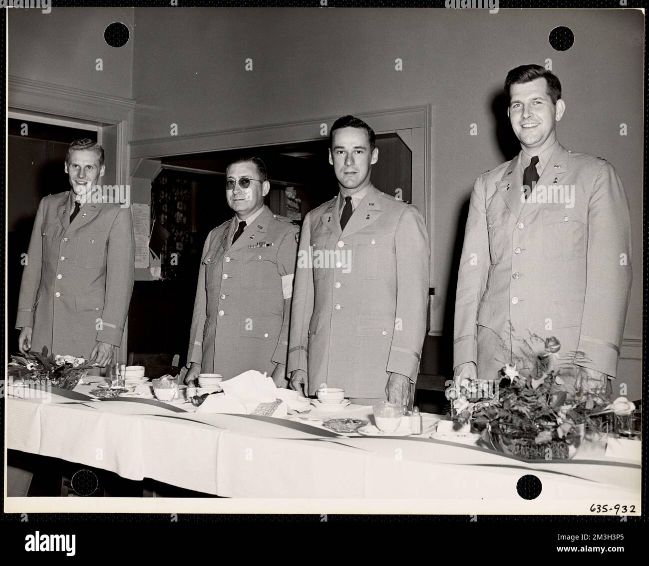 Military members at dinner , Military personnel, Dinner parties ...
