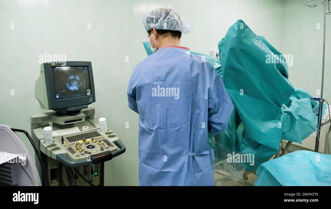 Performing surgery abdomen hi-res stock photography and images - Alamy