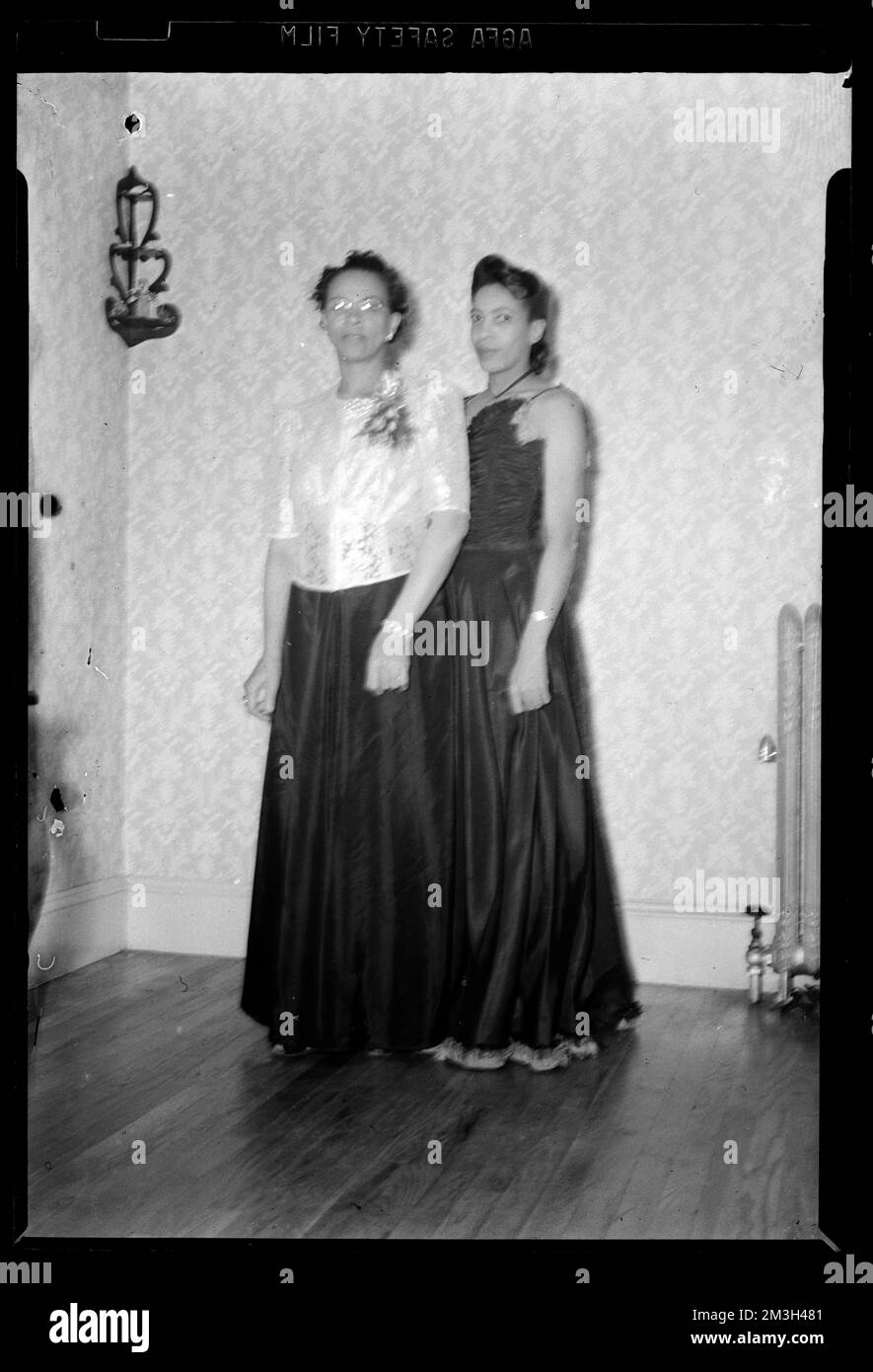 Miller, Lottie & Vivian Lovelace ,. Jack Miller Collection Stock Photo ...