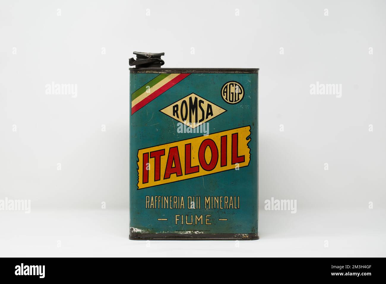 Vintage Oil Cans Stock Photo - Alamy