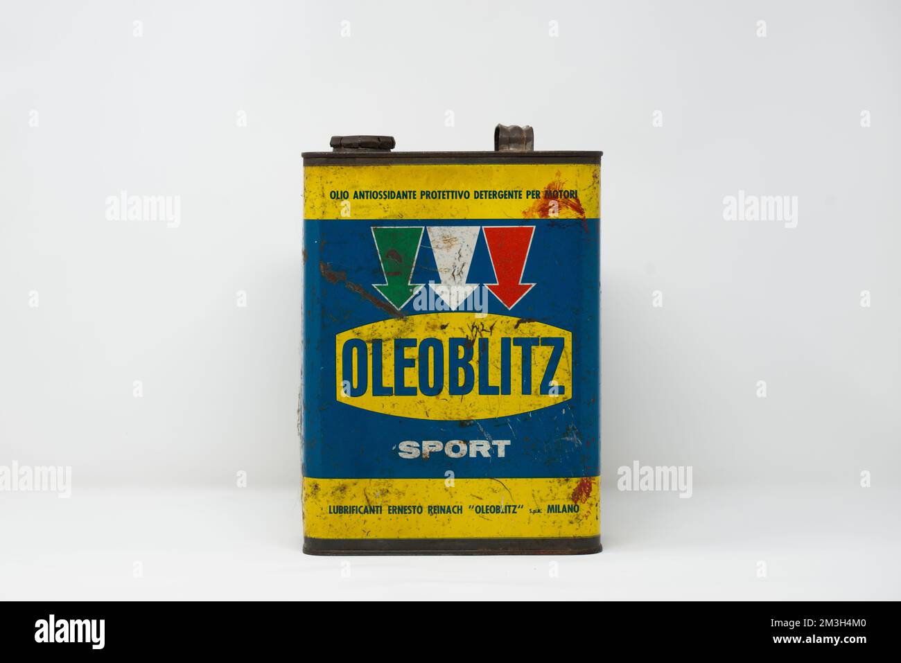 Vintage Oil Cans Stock Photo - Alamy