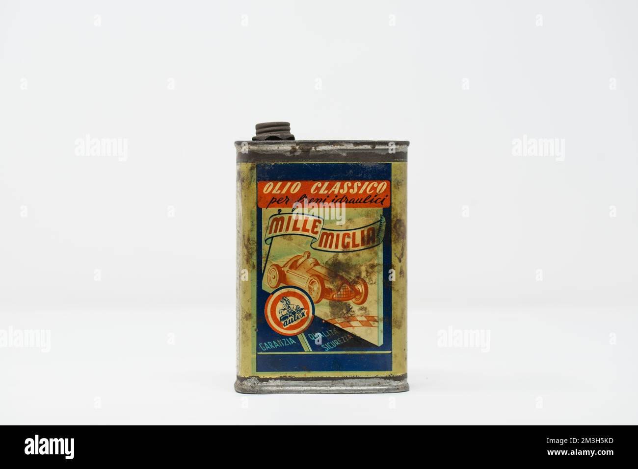 Vintage Oil Cans Stock Photo - Alamy