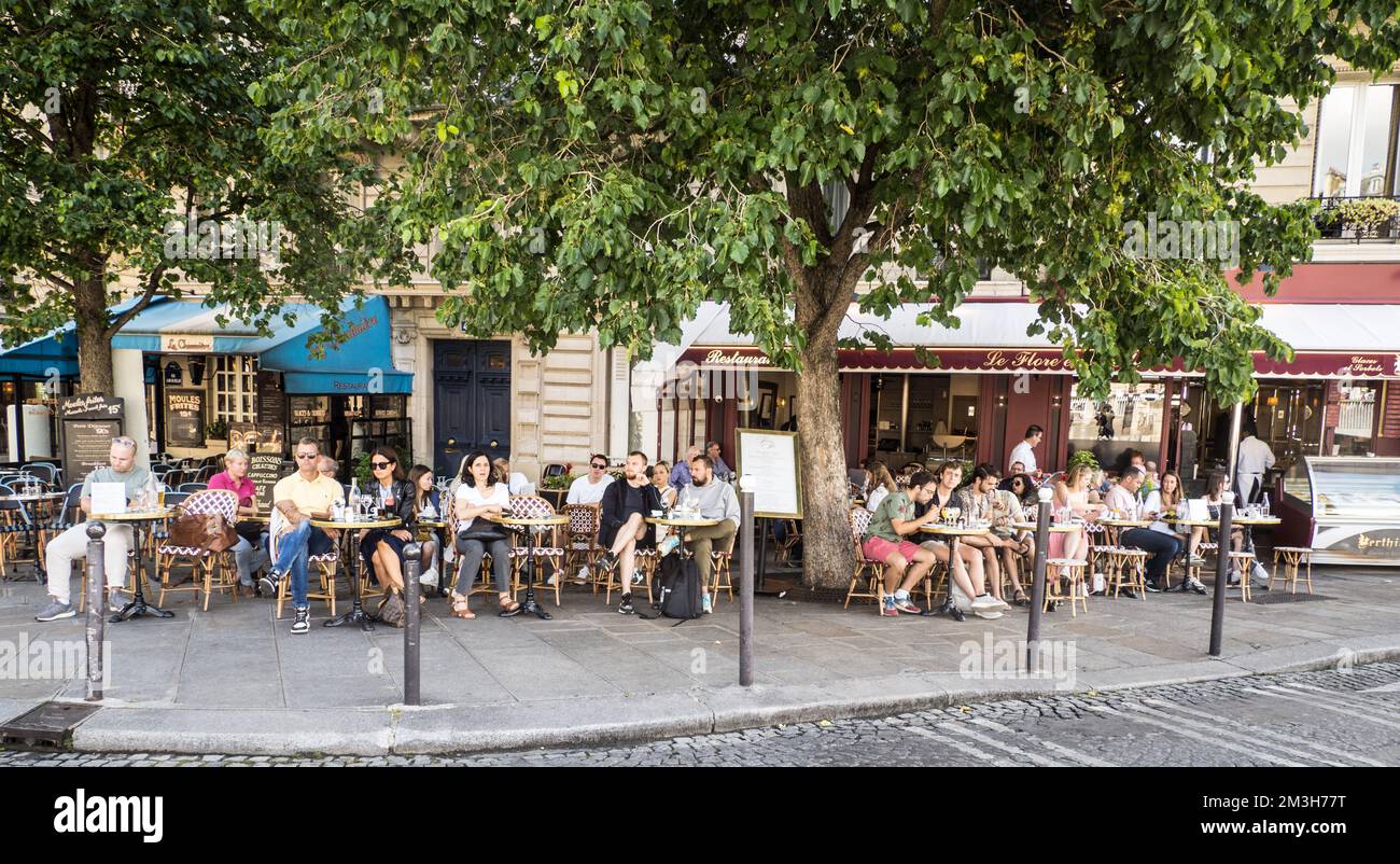 Restaurant street scene, Paris, France Stock Photo - Alamy