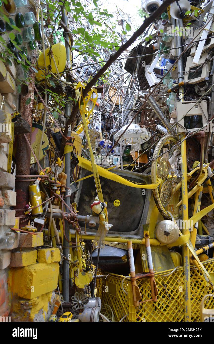 Austin texas cathedral of junk hi-res stock photography and images - Alamy