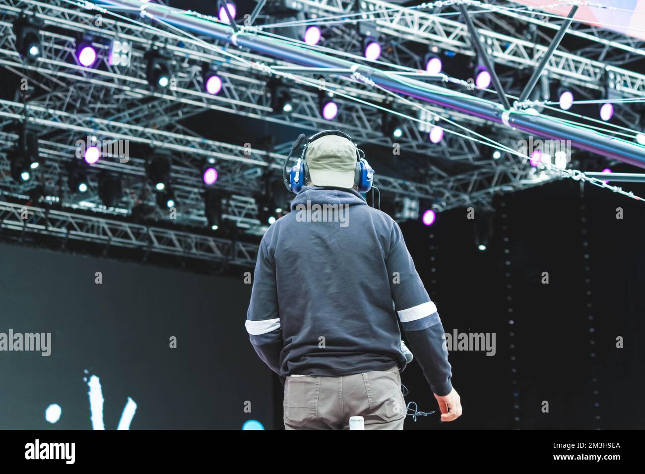 Spotlight operator hi-res stock photography and images - Alamy