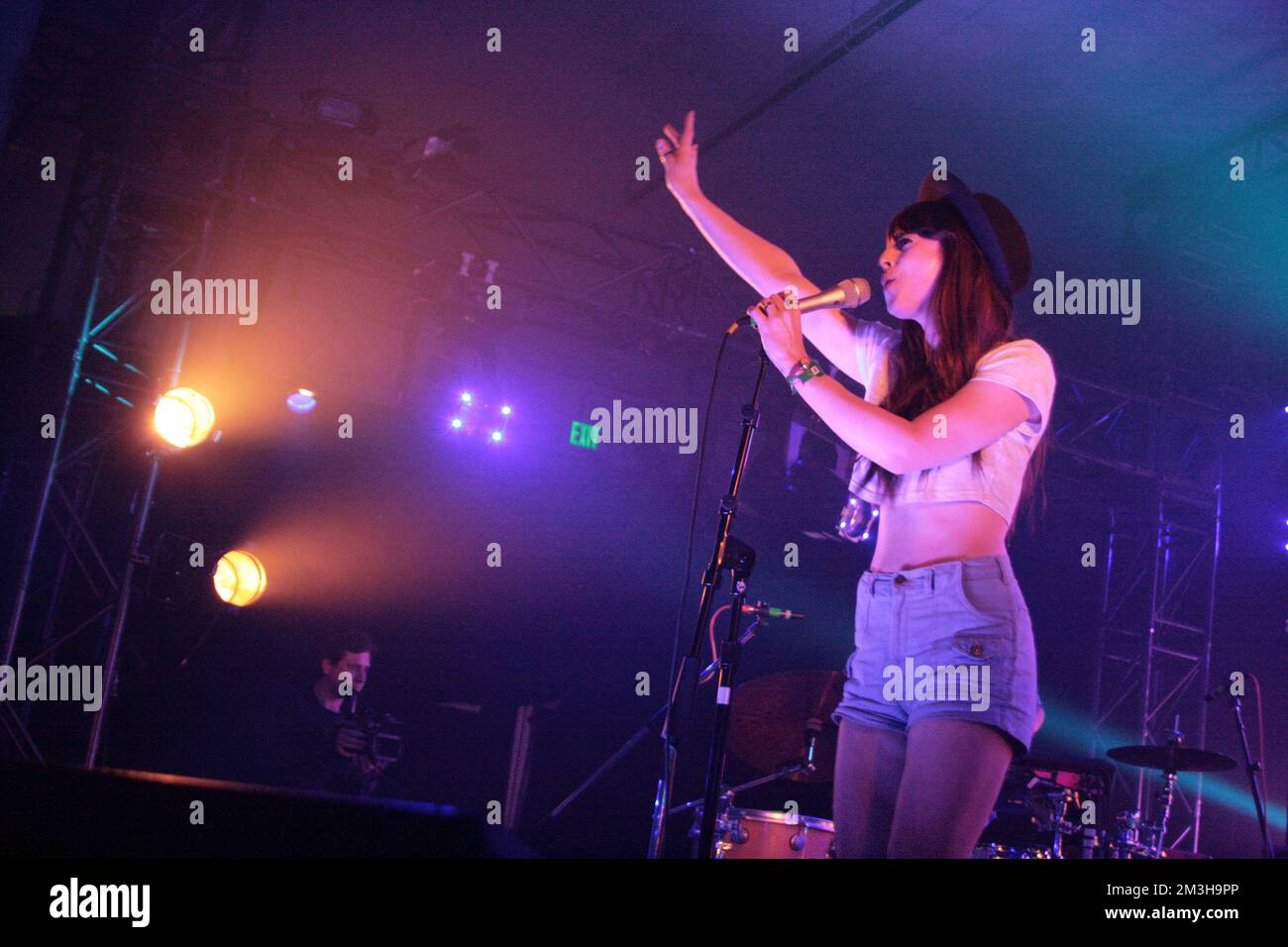 SXSW - Foxes - Louisa Rose Allen in concert Stock Photo - Alamy