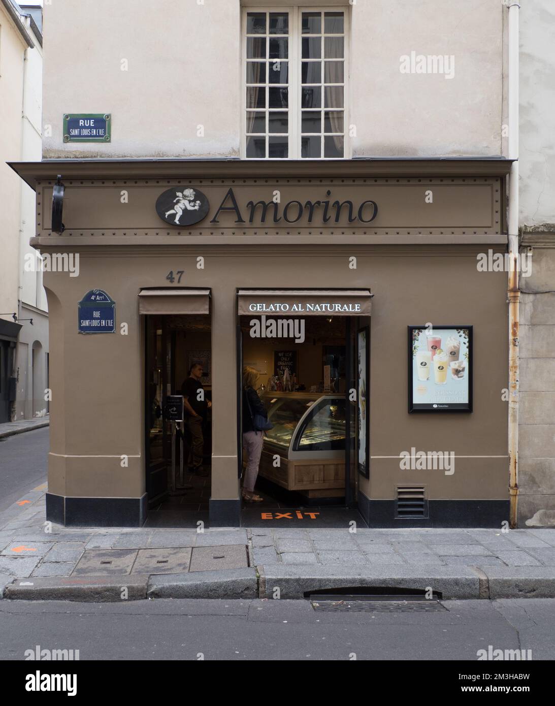 Small gelato store, Paris, France Stock Photo - Alamy