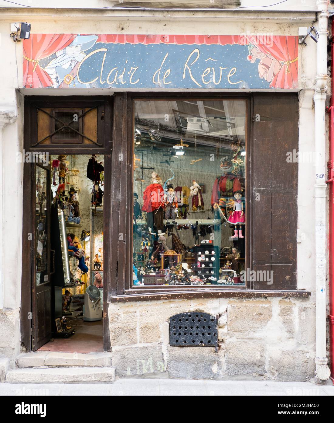 Clair de Reve Marionette store, Paris, France Stock Photo - Alamy