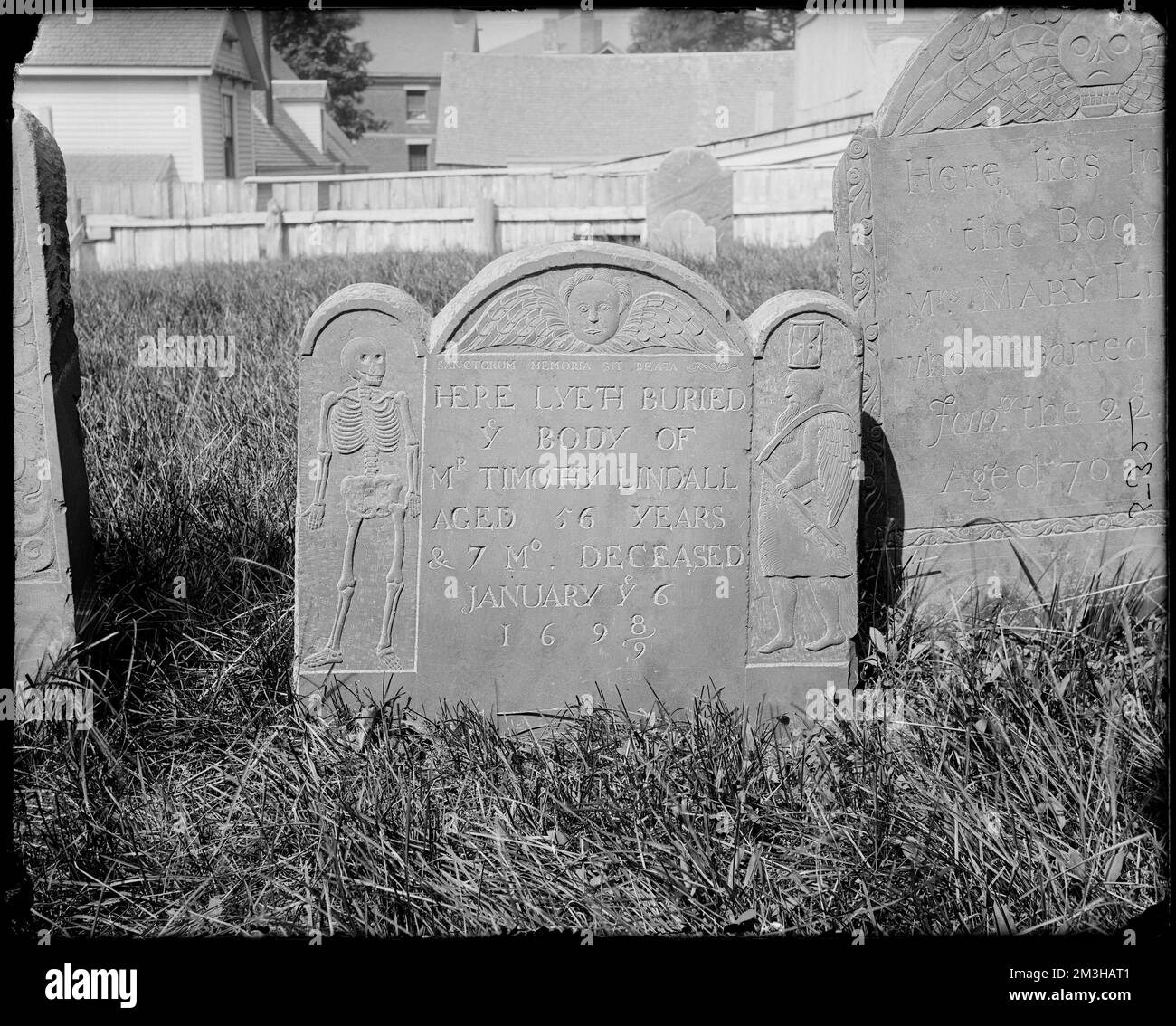 Gravestone plate hi-res stock photography and images - Alamy