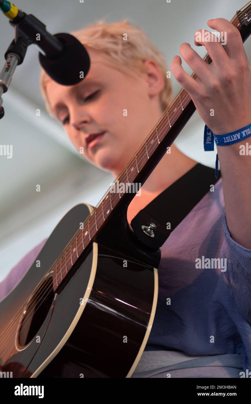 Laura marling with guitar hi-res stock photography and images - Alamy