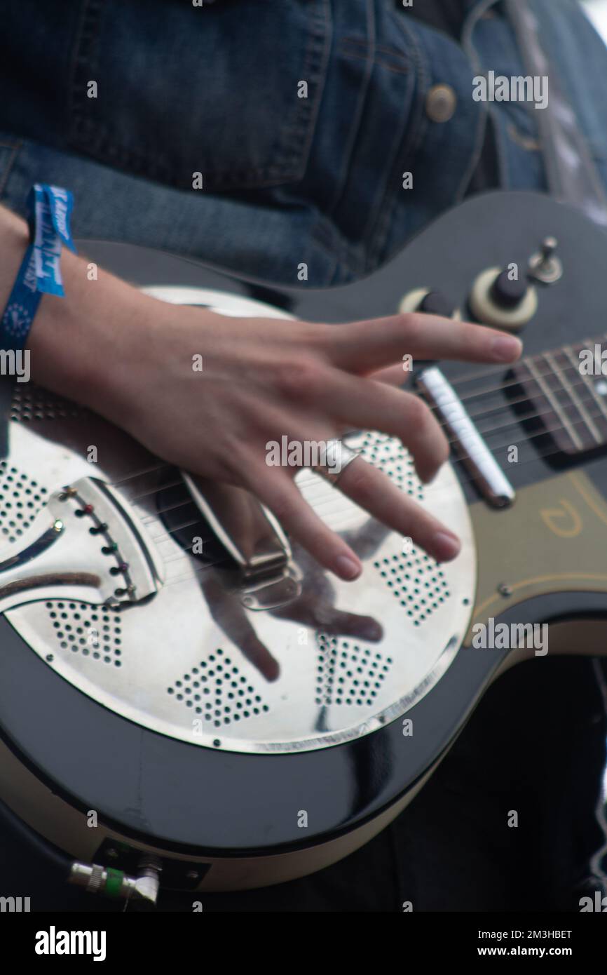 Hozier guitar hi-res stock photography and images - Alamy