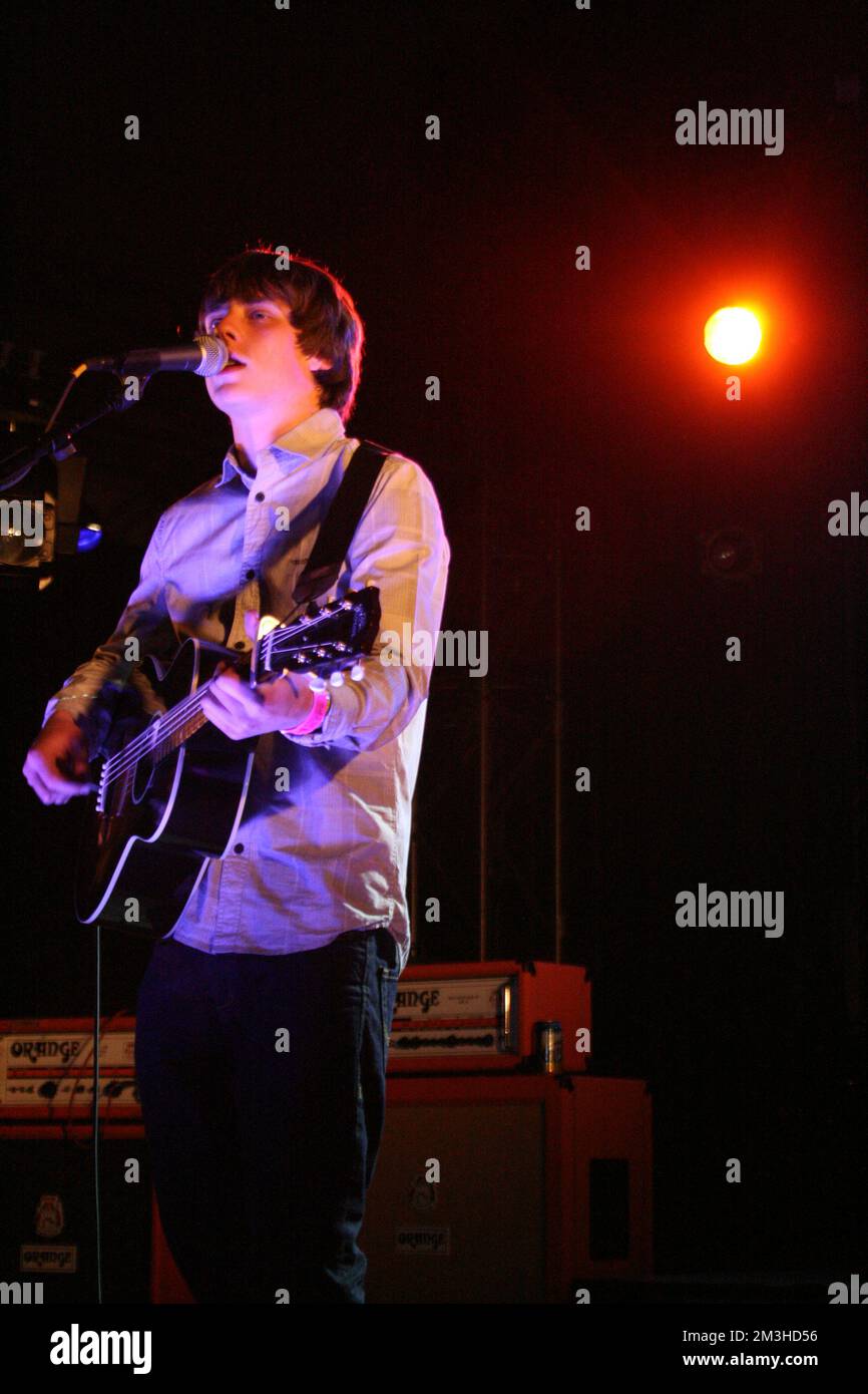 Jake bugg guitar hi-res stock photography and images - Alamy