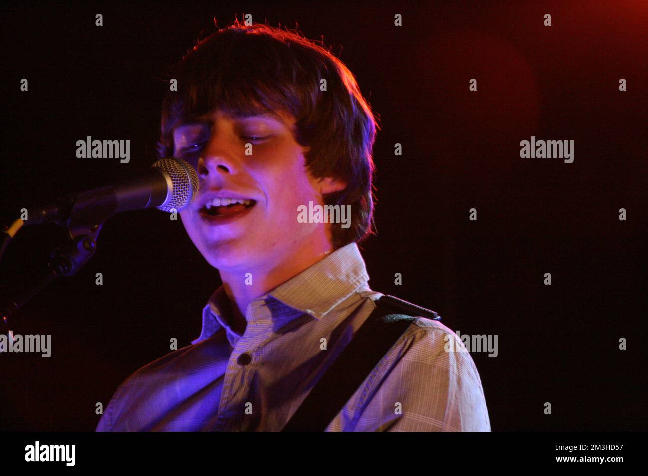 Jake bugg guitar hi-res stock photography and images - Alamy