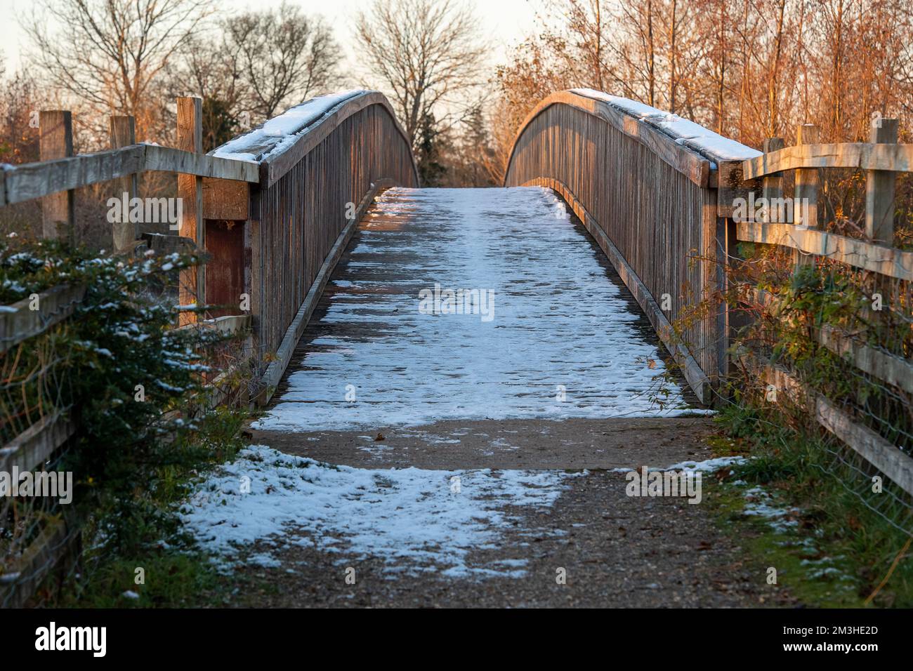 Dorney, Buckinghamshire, UK. 15th December, 2022. Snow on a bridge ...
