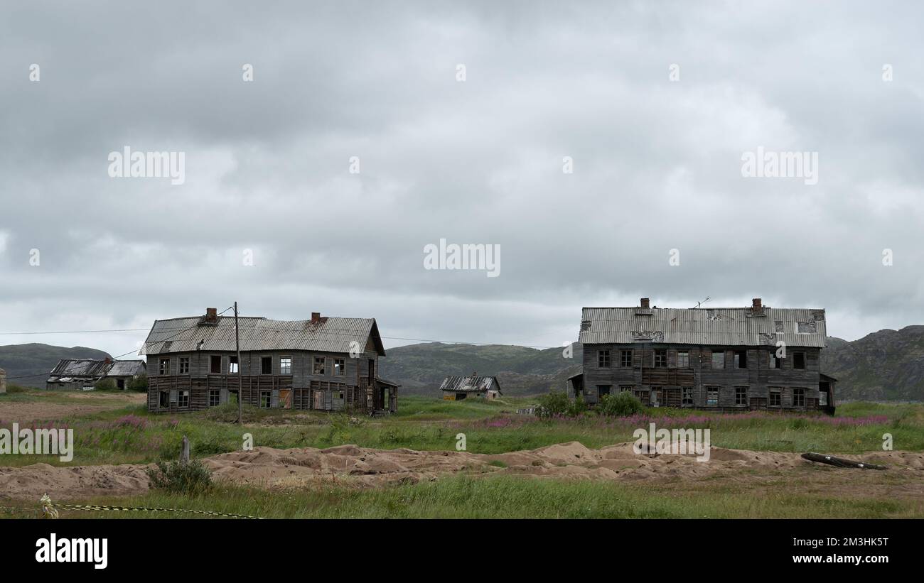 View of an old abandoned dilapidated wooden house Stock Photo - Alamy