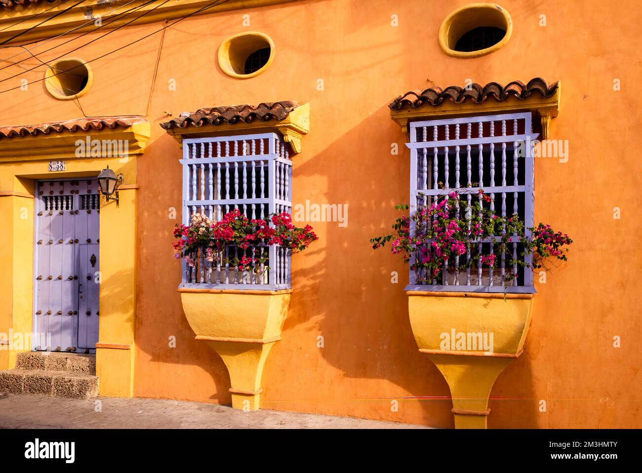 Colonial style buildings in the streets of Cartagena de Indias ...