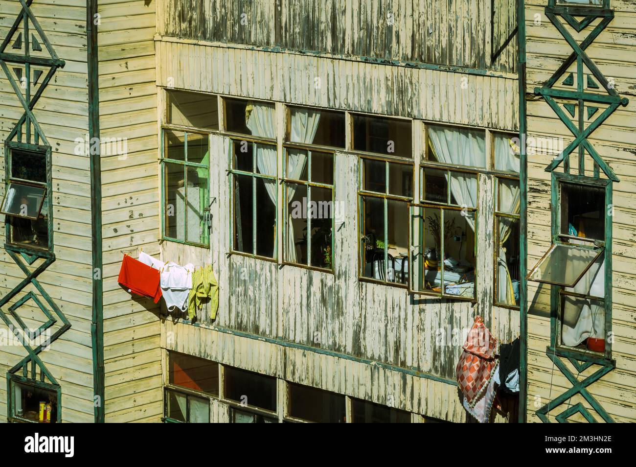 Wooden old building at Valparáiso, Chile Stock Photo - Alamy