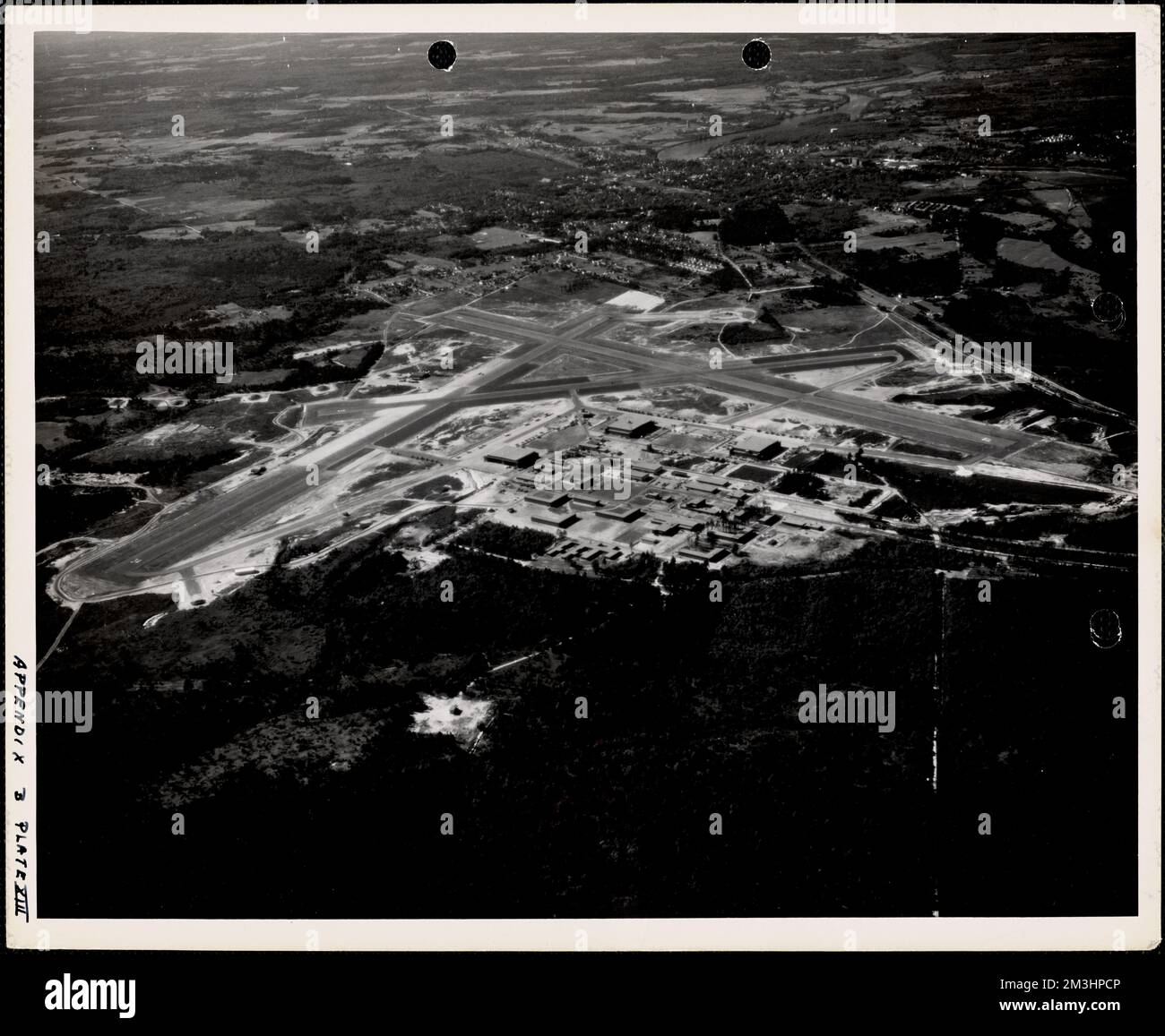 Photographs of military bases hi-res stock photography and images - Alamy