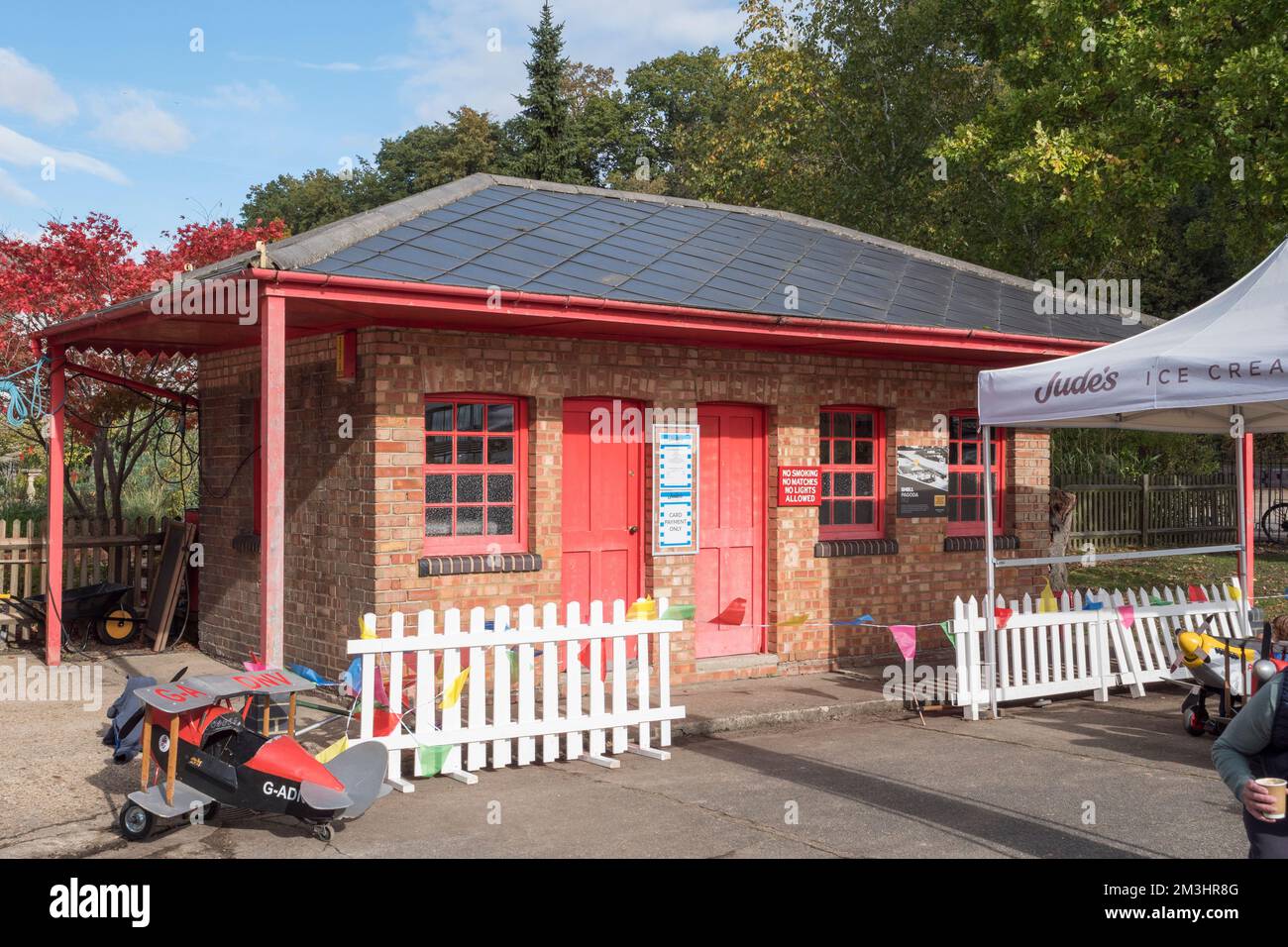 Shell pagoda hi-res stock photography and images - Alamy