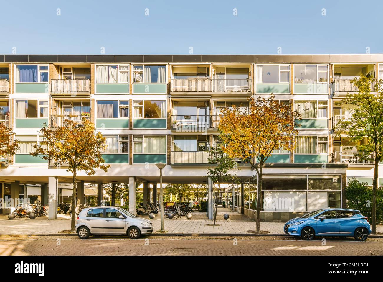 Multi storey apartment building hi-res stock photography and images - Alamy