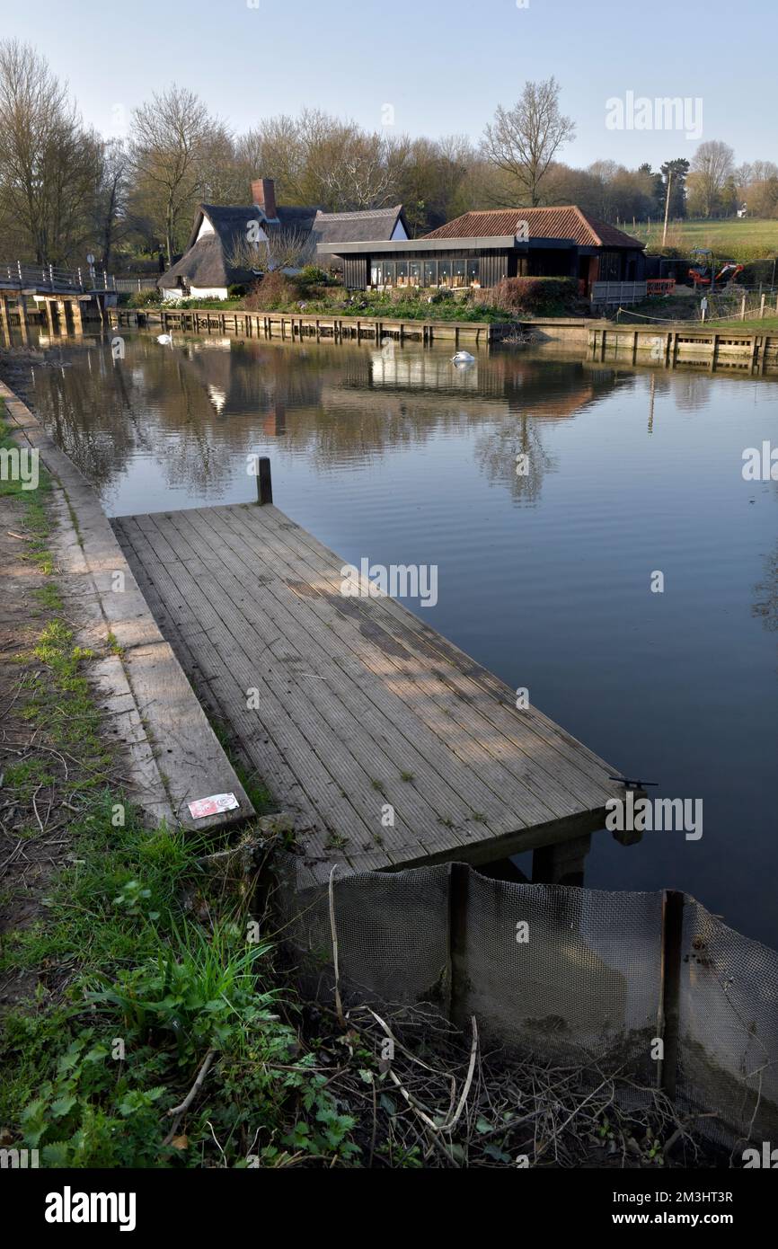 riverside mooring staging flatford mill suffolk england Stock Photo - Alamy