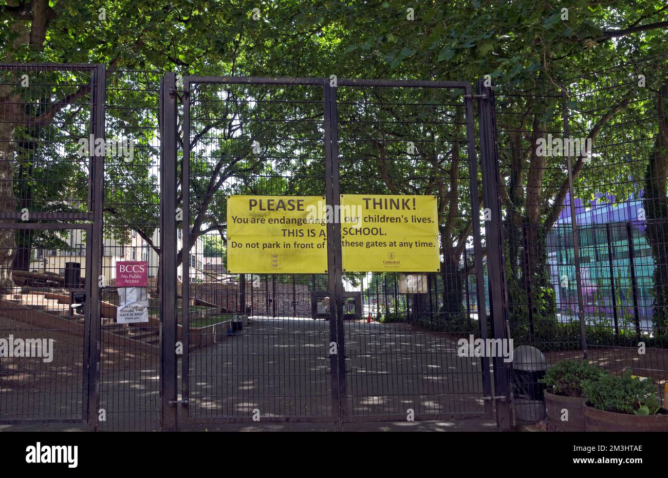 Please Think! sign on school gates, Bristol centre, England. 2022 Stock ...