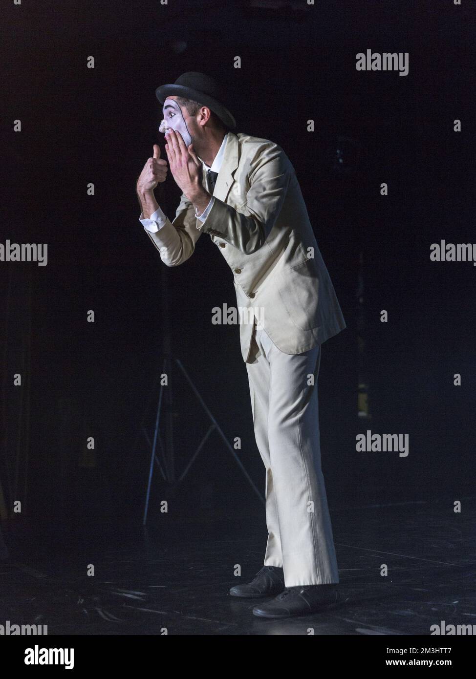 Pantomime performer hi-res stock photography and images - Alamy