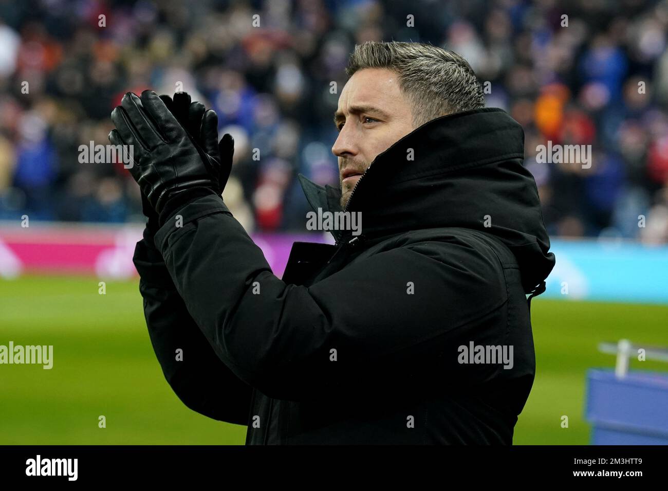 Hibernian manager Lee Johnson applauds the fans during the cinch ...